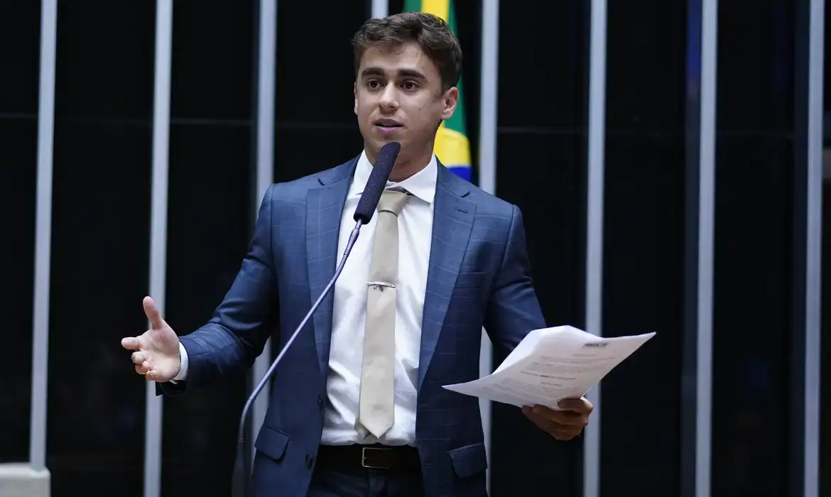 Nikolas Ferreira sugere dois impeachments no Senado