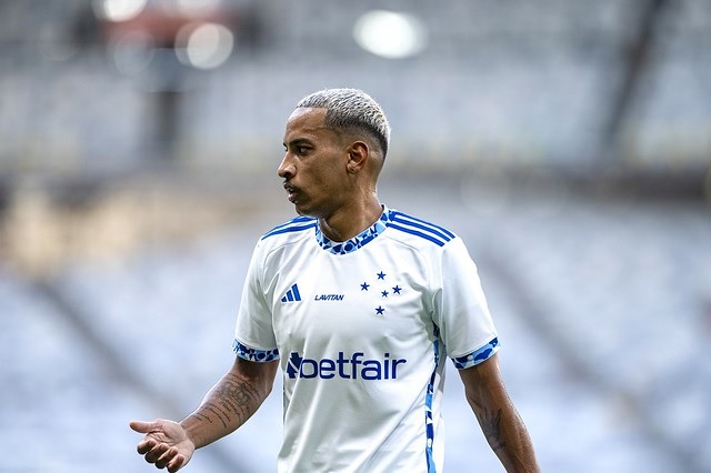 Zenit faz proposta milionária por Matheus Pereira