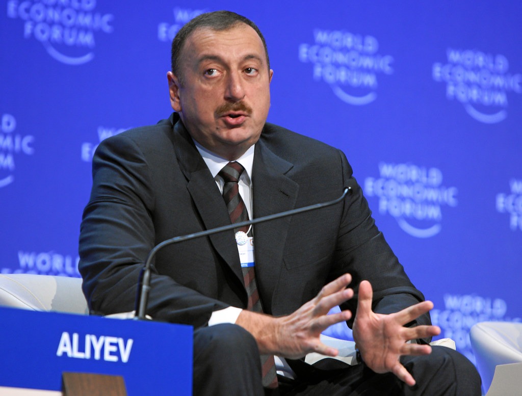 Ilham Aliyev defende petróleo como "presente de Deus" na COP29