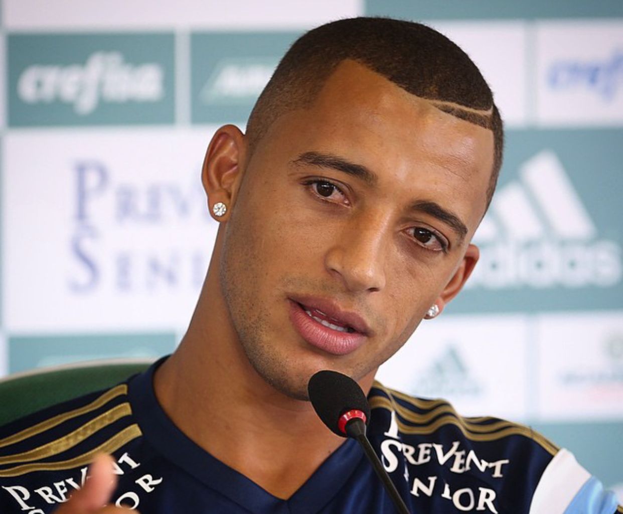 Vitor Hugo pode ser sétimo ex-palmeirense no Galo