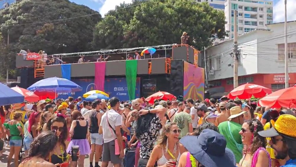 Tropicalize agita foliões com MPB em BH
