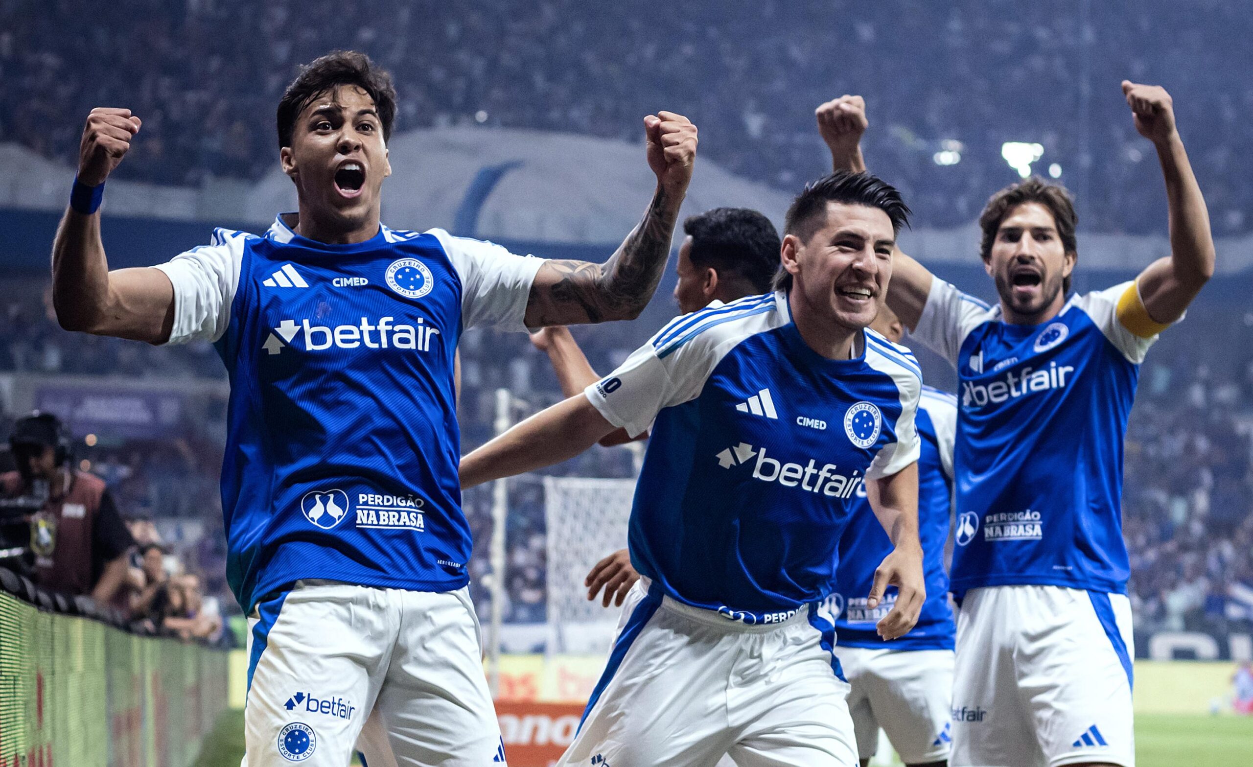 Com dois de Kaio Jorge, Cruzeiro vence novamente o Atlético e pega o ...
